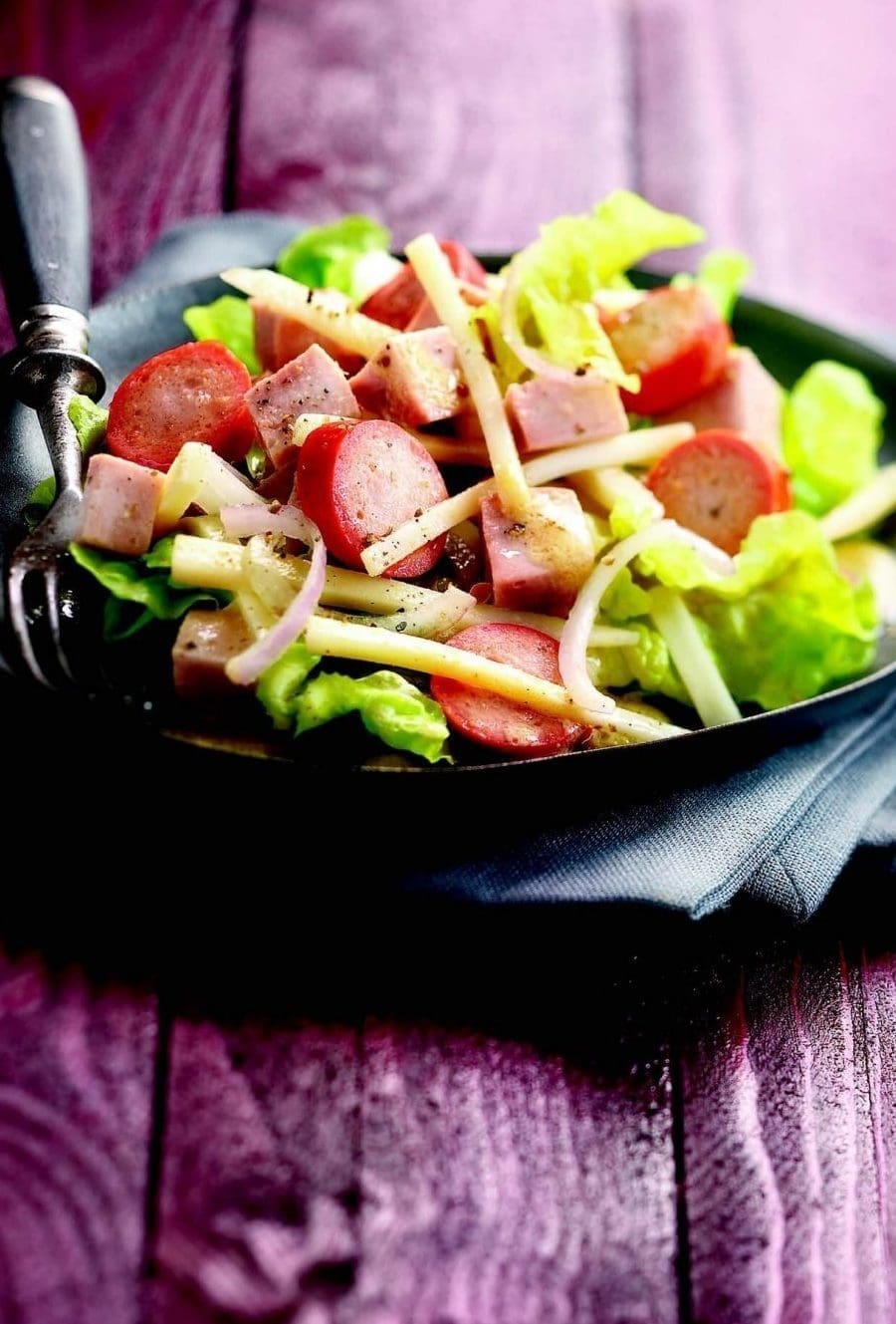 Salade de Cervelas: Une Recette Traditionnelle Réinventée pour Égayer ...
